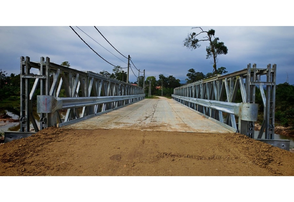JKR completes Bailey bridge at Sungai Mok after collapse caused by ...