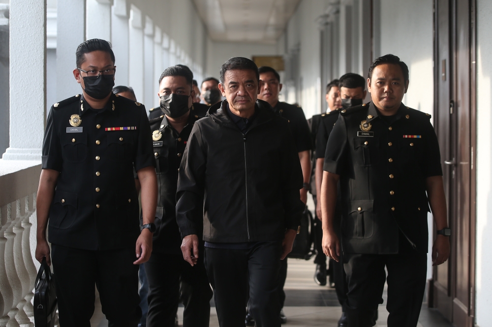 Ex-Army chief Hafizuddeain to be charged again today at Shah Alam ...