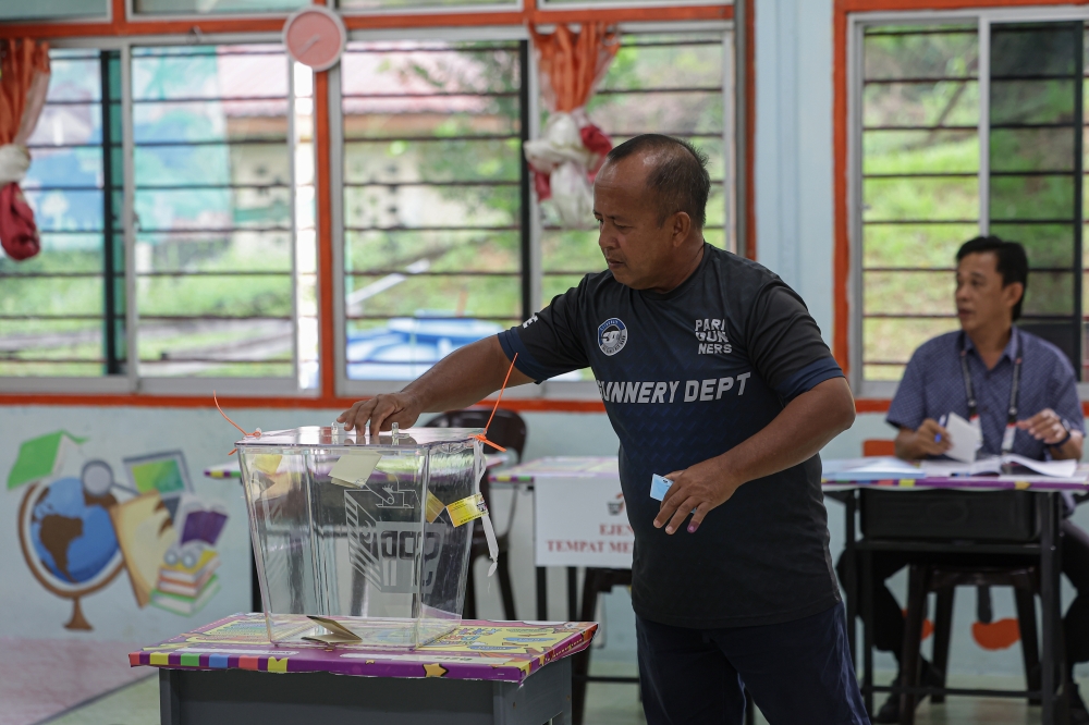 Over half of Lamag voters cast ballots by mid-afternoon, says EC ...