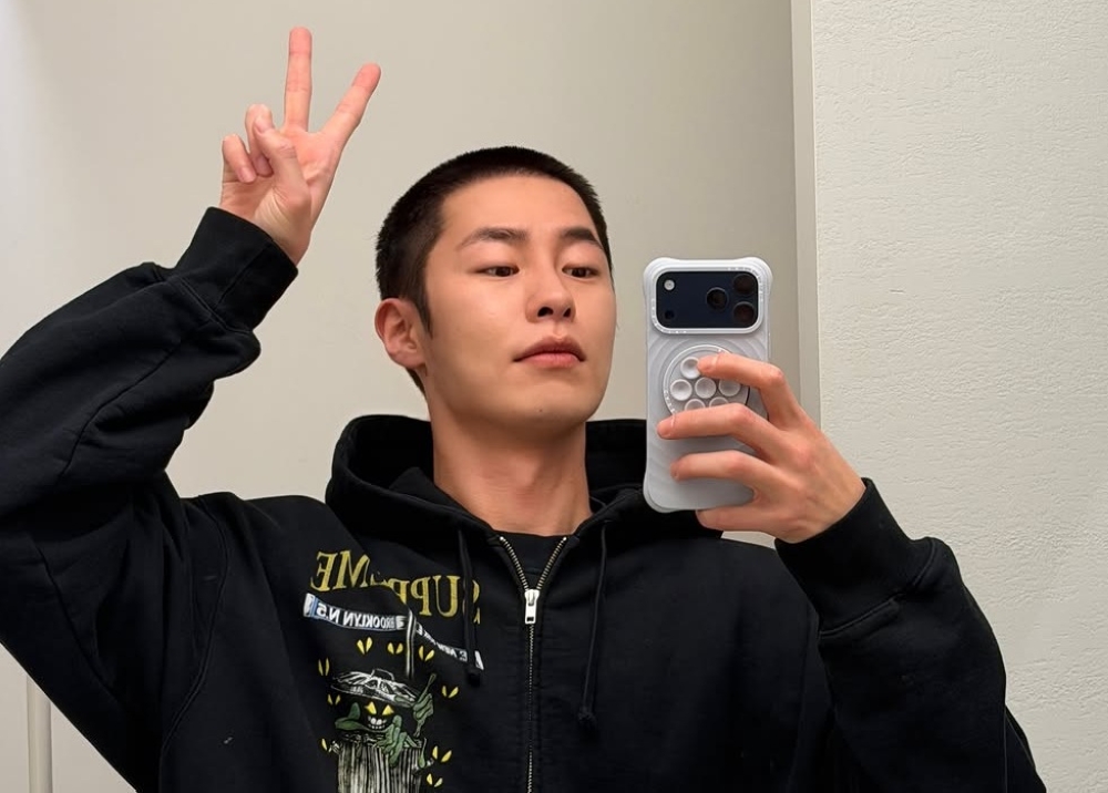 ‘I will return healthy’: Lee Jae‑wook begins military service with ...