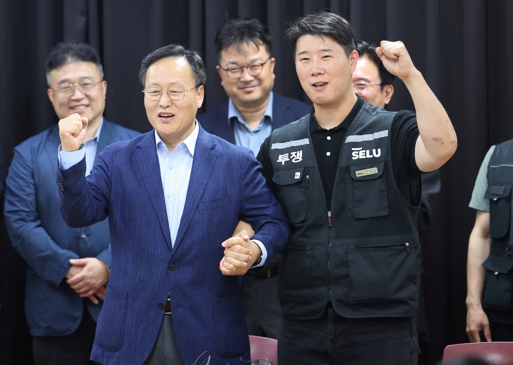 Samsung workers approve AI-era pay deal and pull back from strike brink ...
