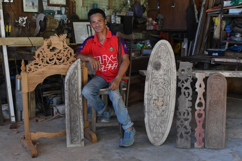 Kelantan’s para‑athlete swaps medals for motifs, carving hibiscus ...