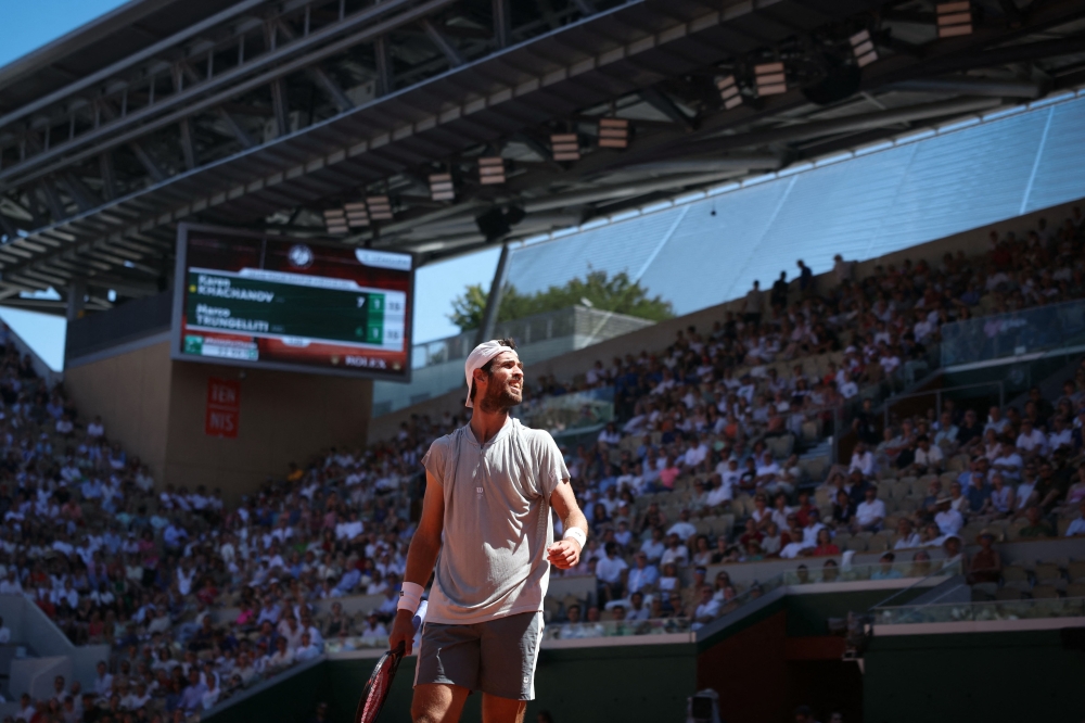 No quick respite at ‘roasting’ French Open as players, ball kids wilt ...