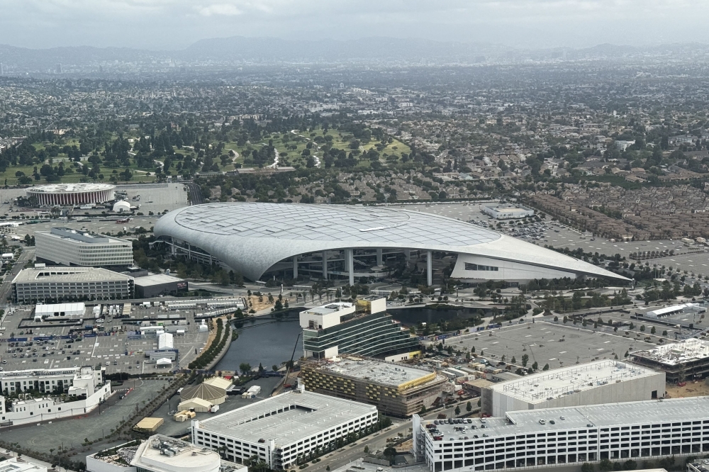 Los Angeles World Cup stadium workers threaten strike days before ...