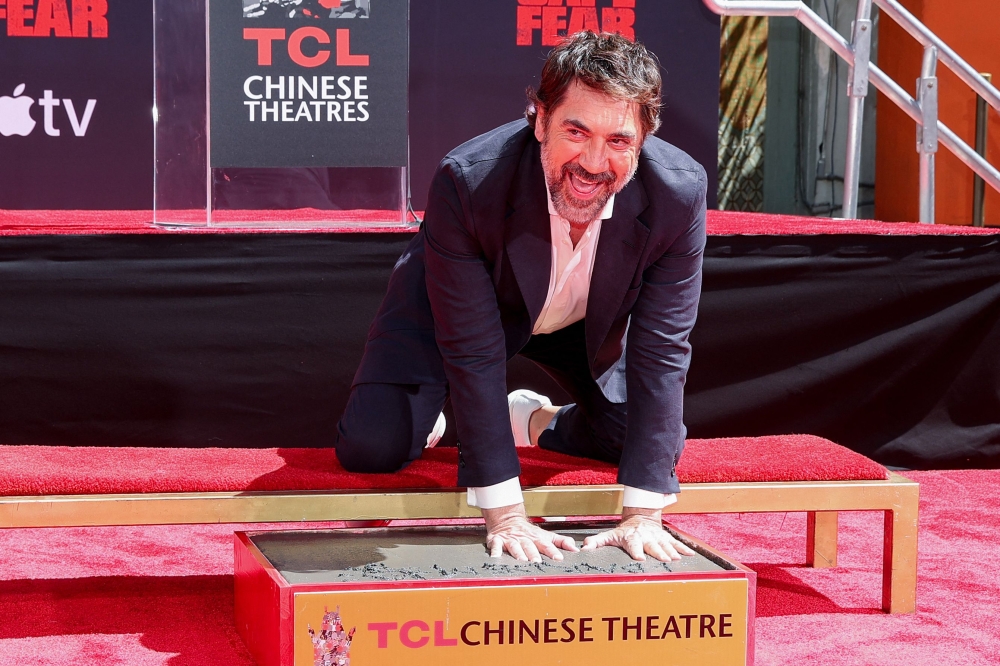 Javier Bardem leaves his mark — literally — alongside Marilyn Monroe ...