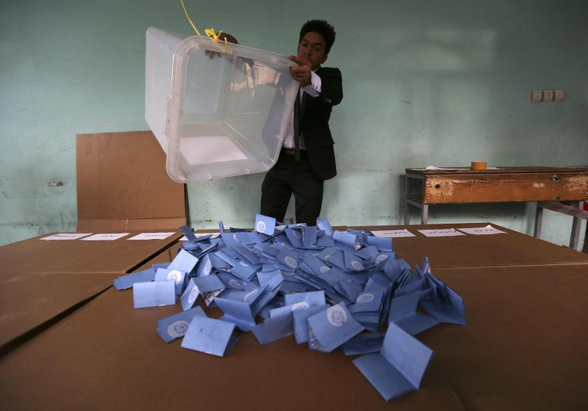 Afghan voters brave Taliban threat at polls, draw US praise | Malay Mail