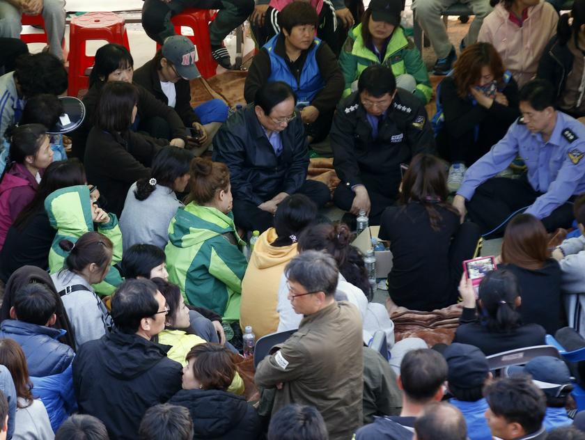 Anger boils over with Korea ferry rescue officials | Malay Mail