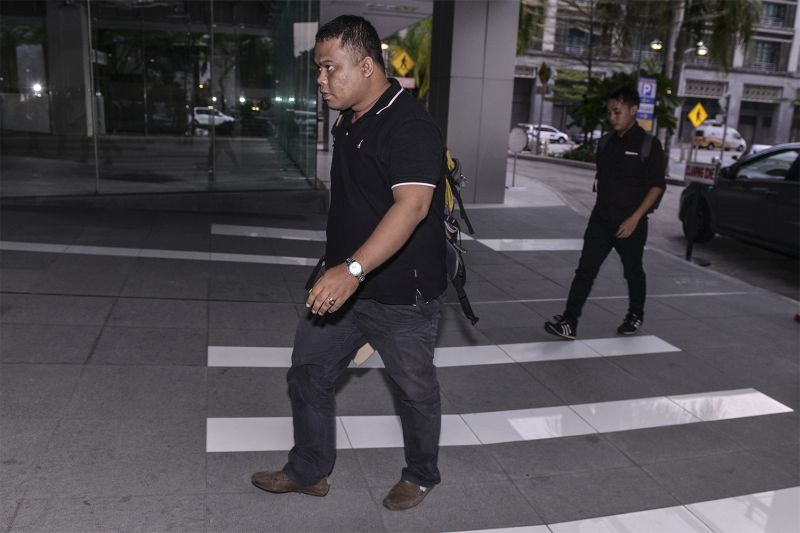 After quizzing graftbusters, cops raid MACC office, arrest two | Malay Mail
