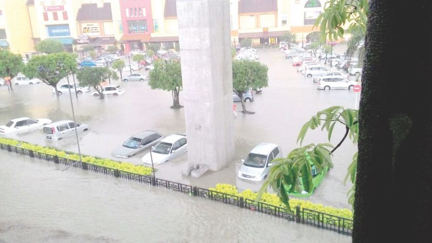Downpour wreaks havoc in Puchong, parts of city | Malay Mail