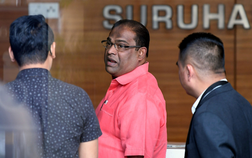 Baling MP Abdul Azeez, brother leave MACC HQ, bound for court | Malay Mail