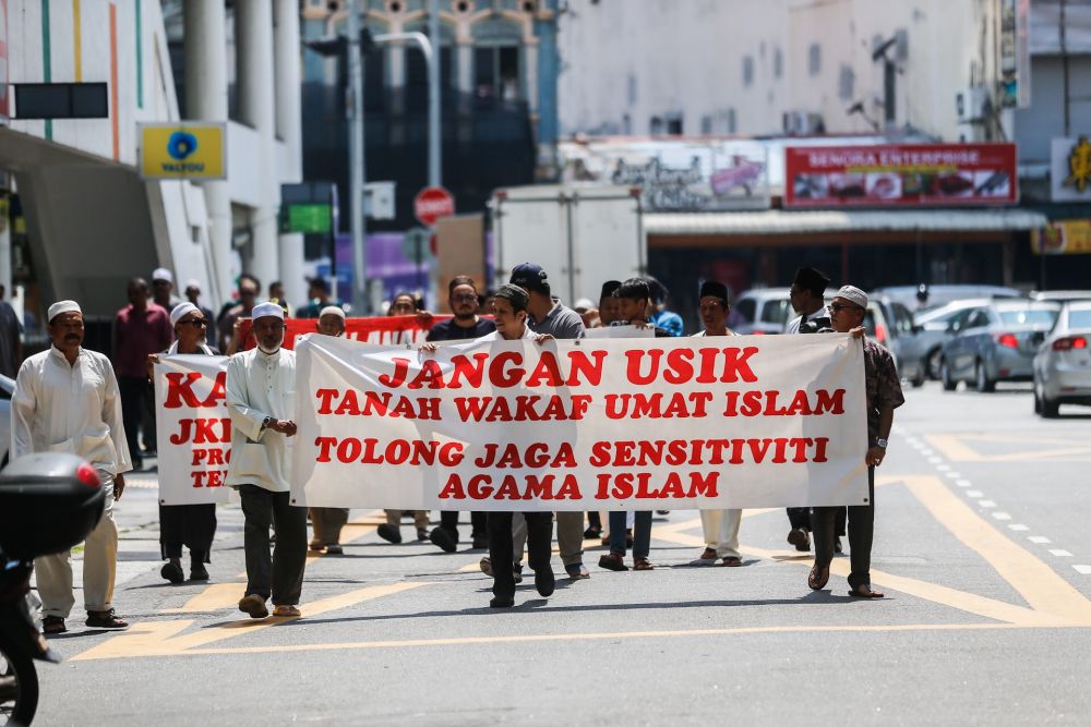 Penang govt says LRT alignment won’t cross over mosque, cemetery ...