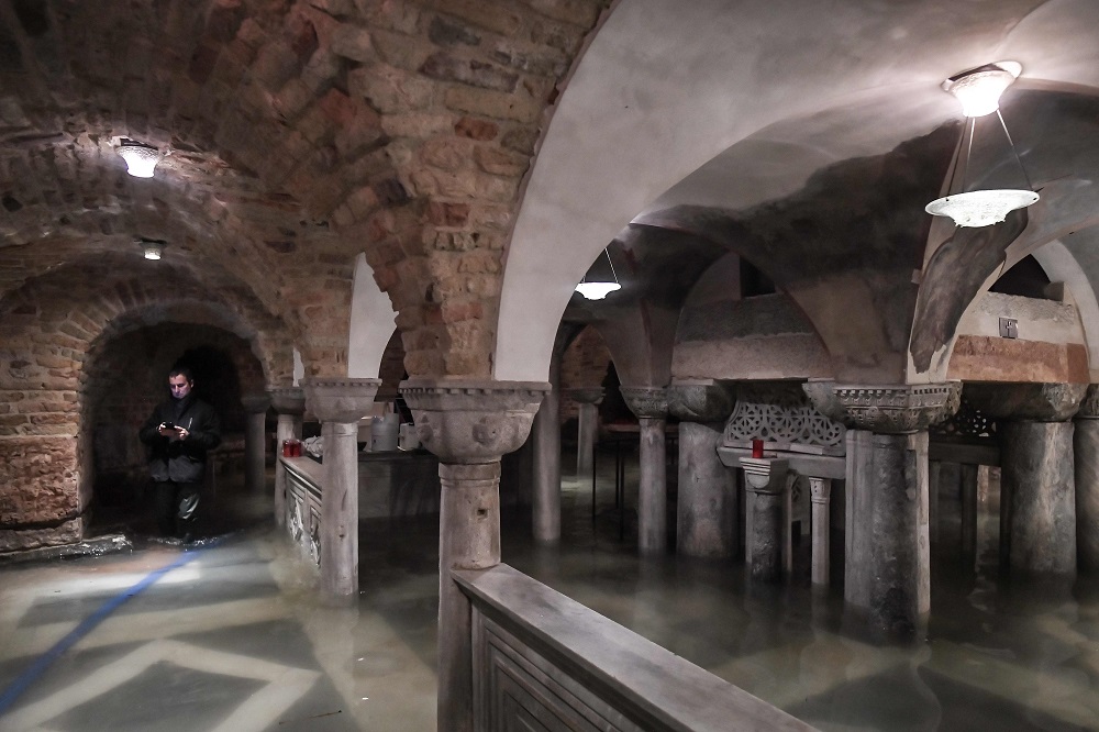 Flooding drowns St Mark’s priceless mosaics in sewage | Malay Mail