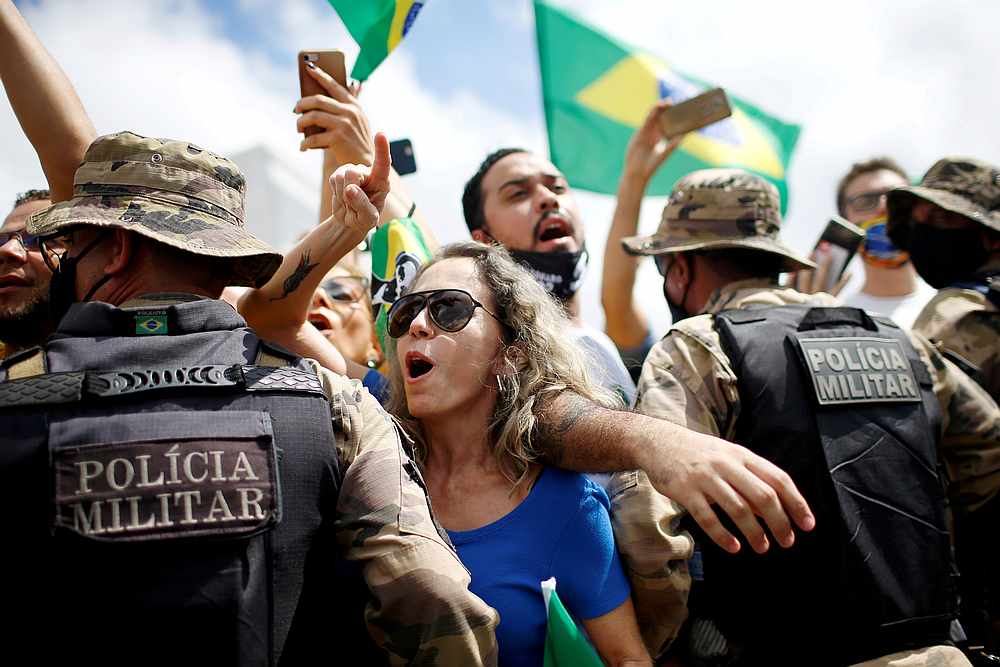 Bolsonaro joins protesters as Brazil political scandal heats up amid ...