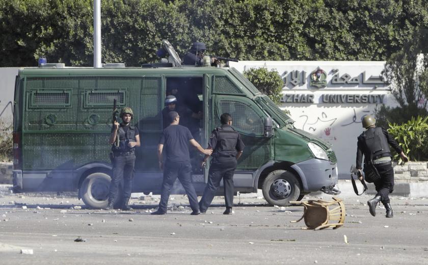 Egypt police fire tear gas in clashes with students | Malay Mail
