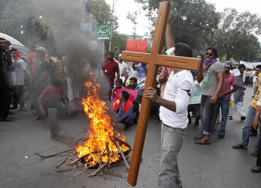 Christians fear fresh attacks after Pakistan church bombing | Malay Mail