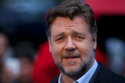 Looks like someone forgot to tell Russell Crowe about the in-flight ...