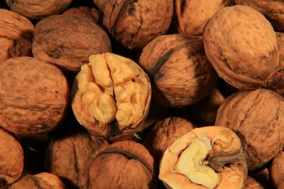 Overweight and at risk for heart disease? Pop a few walnuts | Malay Mail